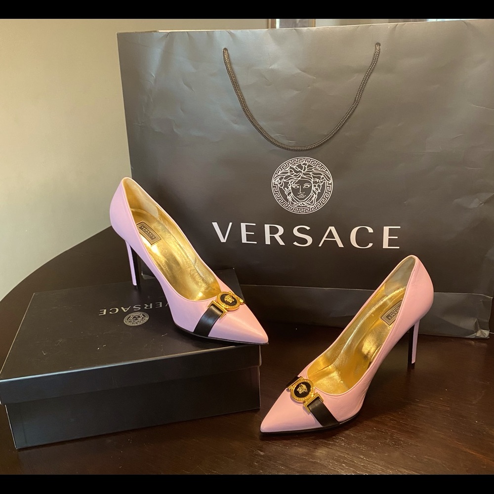 Absolutely Gorgeous Pink Medusa Versace Pump! Excelle… - Gem